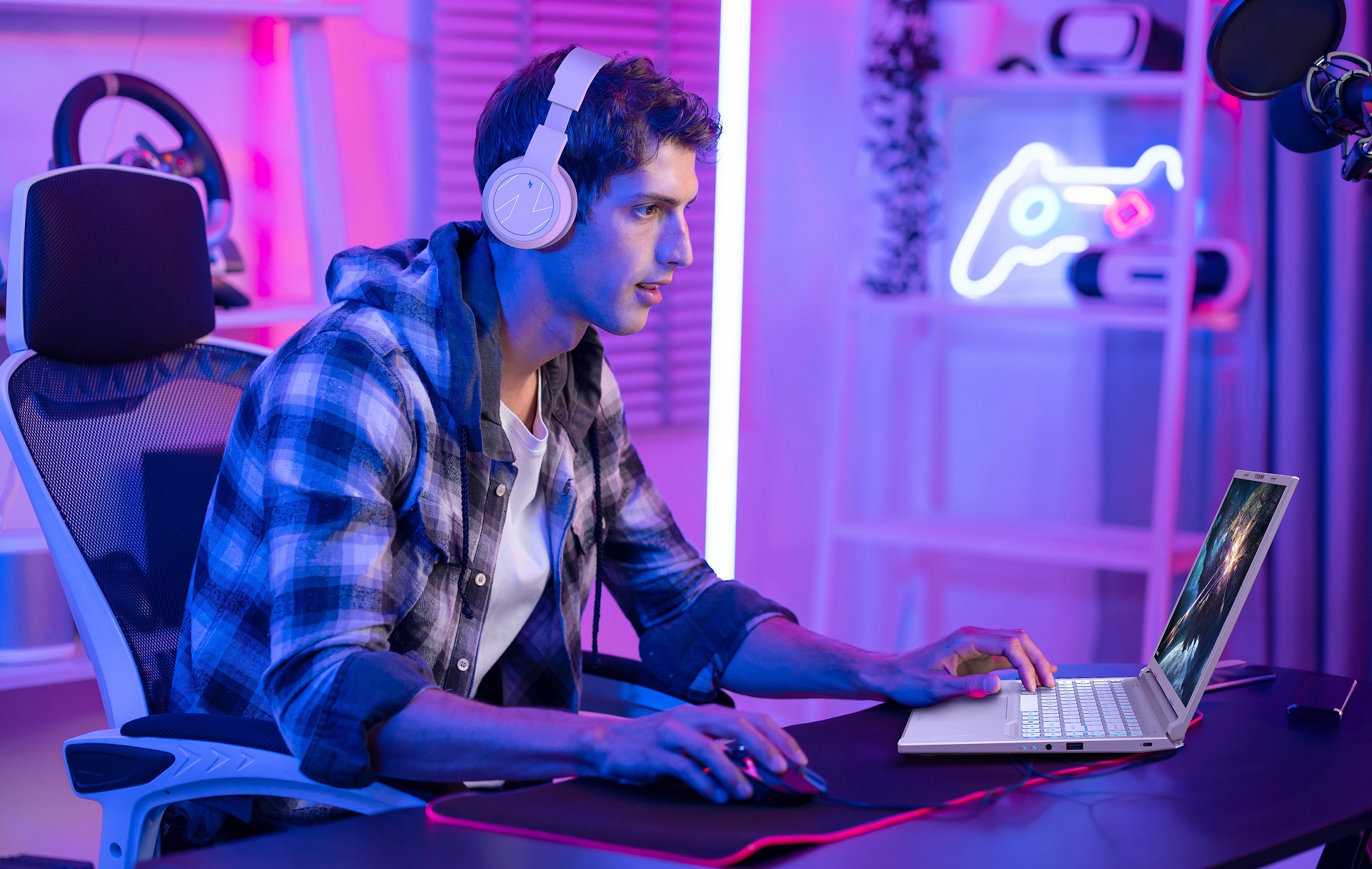 Acer Debuts Nitro V AI Laptops Powered By AMD Krackan Point Chips ...